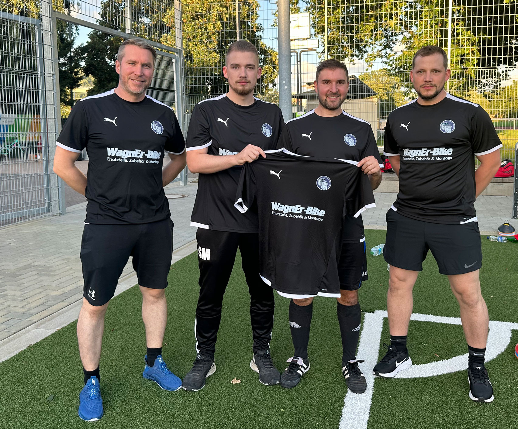 Neue Shirts für Trainerteams - Stadtteilklub.